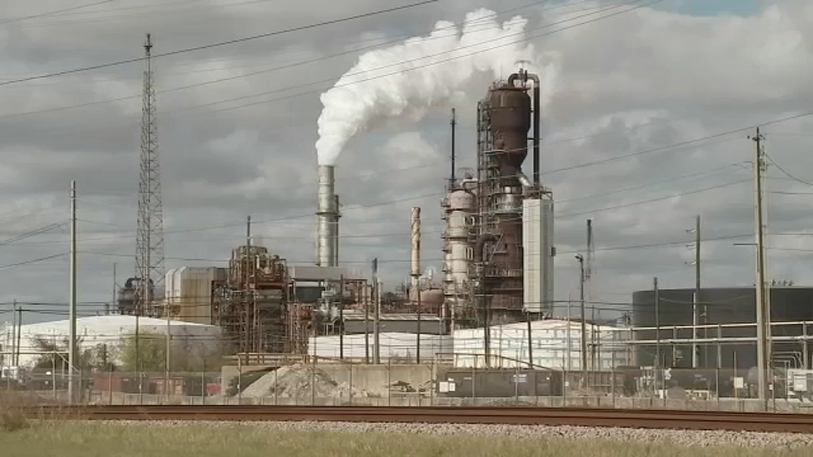 ExxonMobil fire: What chemicals were released during fire in Bayown ...