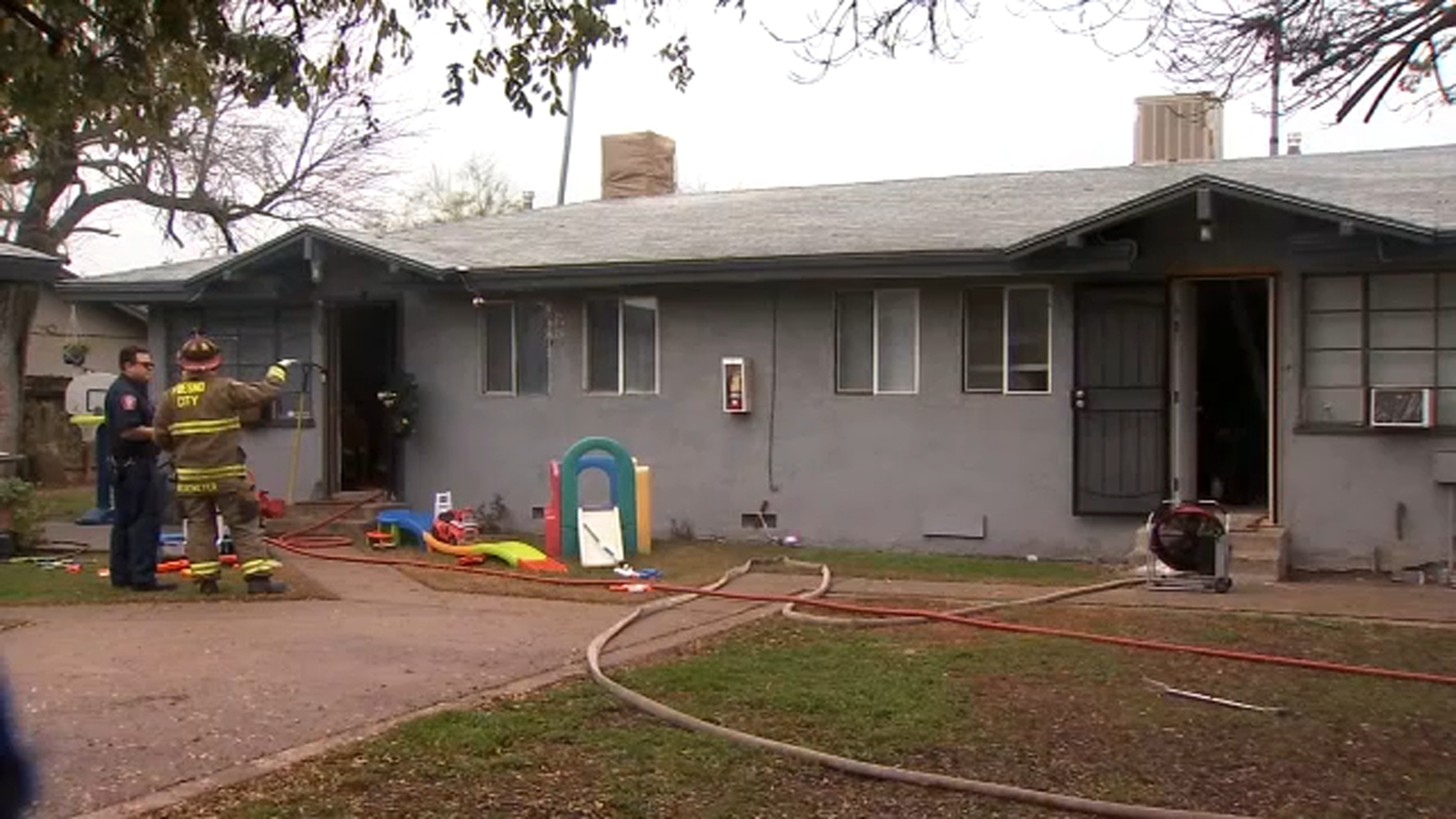 13 displaced after fire at apartment complex in northeast Fresno - ABC30 Fresno