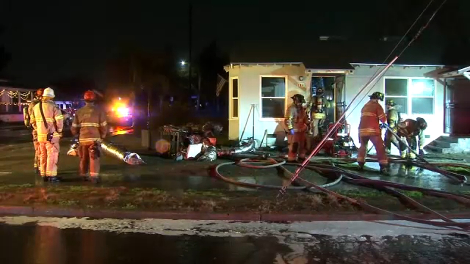 Early morning fire burns through 2 Fresno apartments - ABC30 Fresno