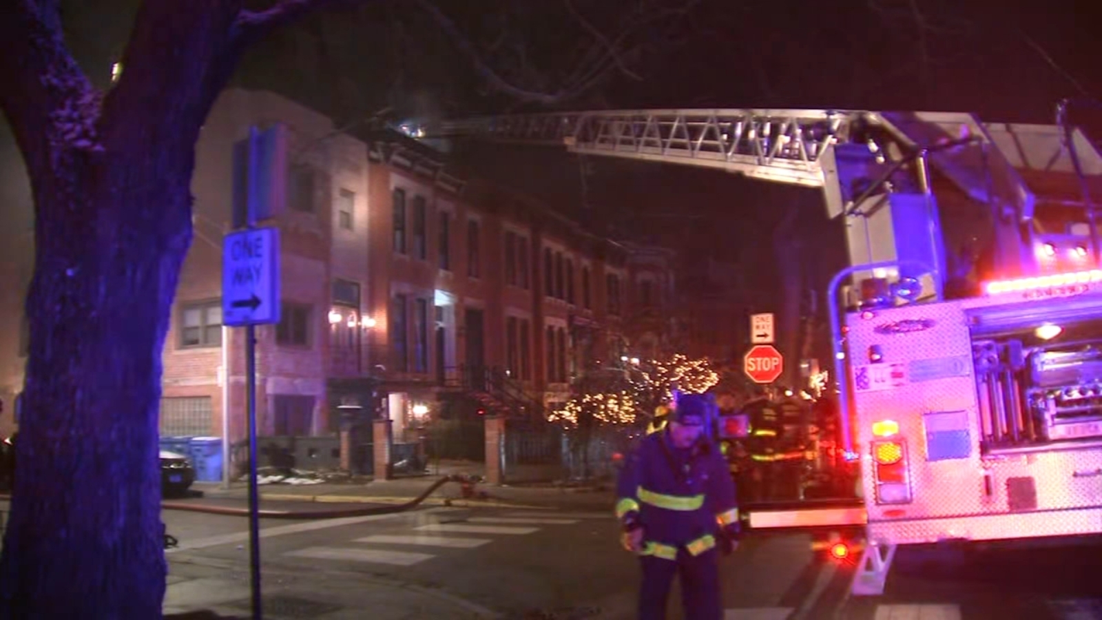 Chicago fire on Fullerton in Lincoln Park sends CFD firefighter to ...