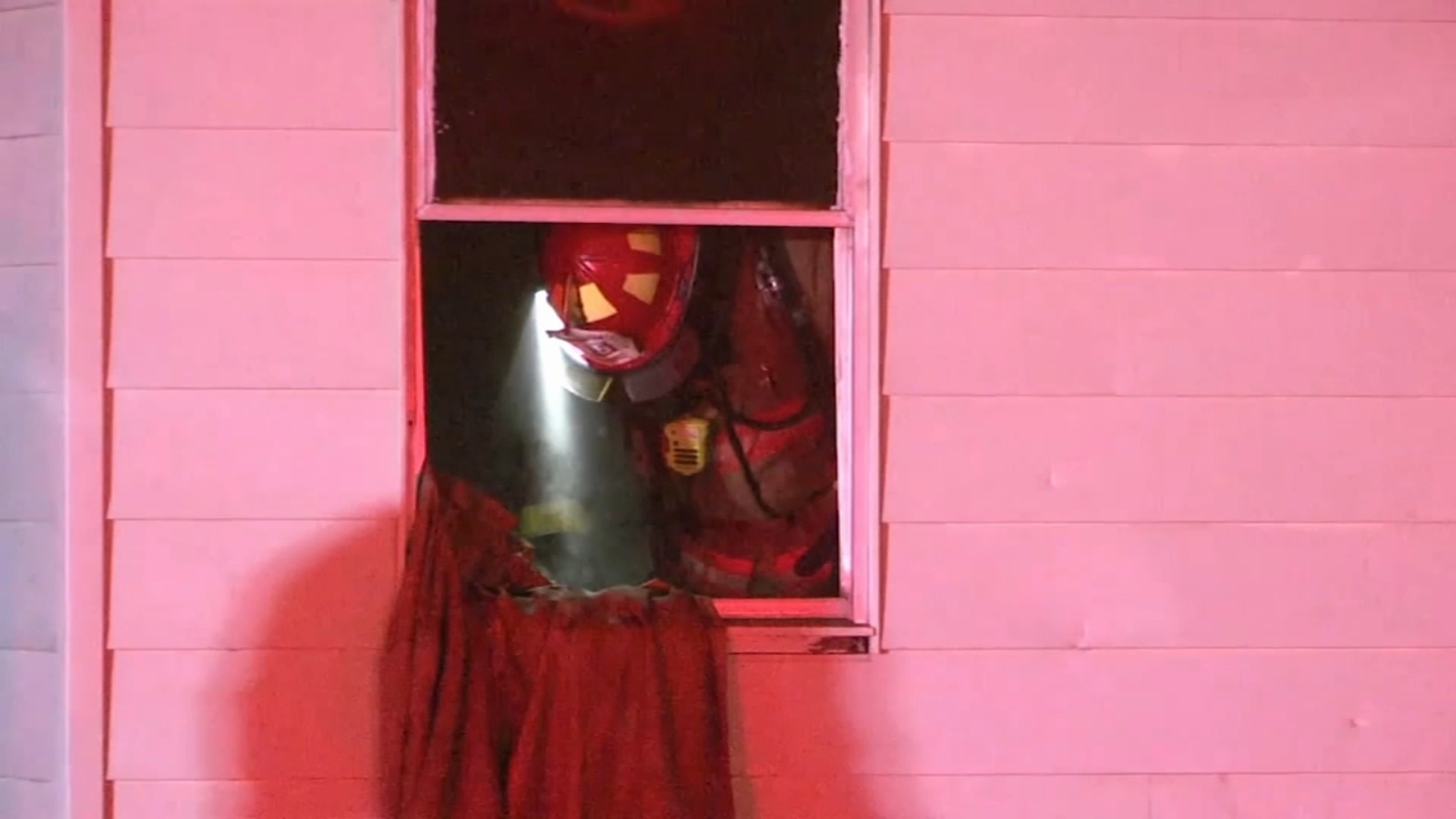 Houston homeowner uninjured after escaping house fire through window in ...