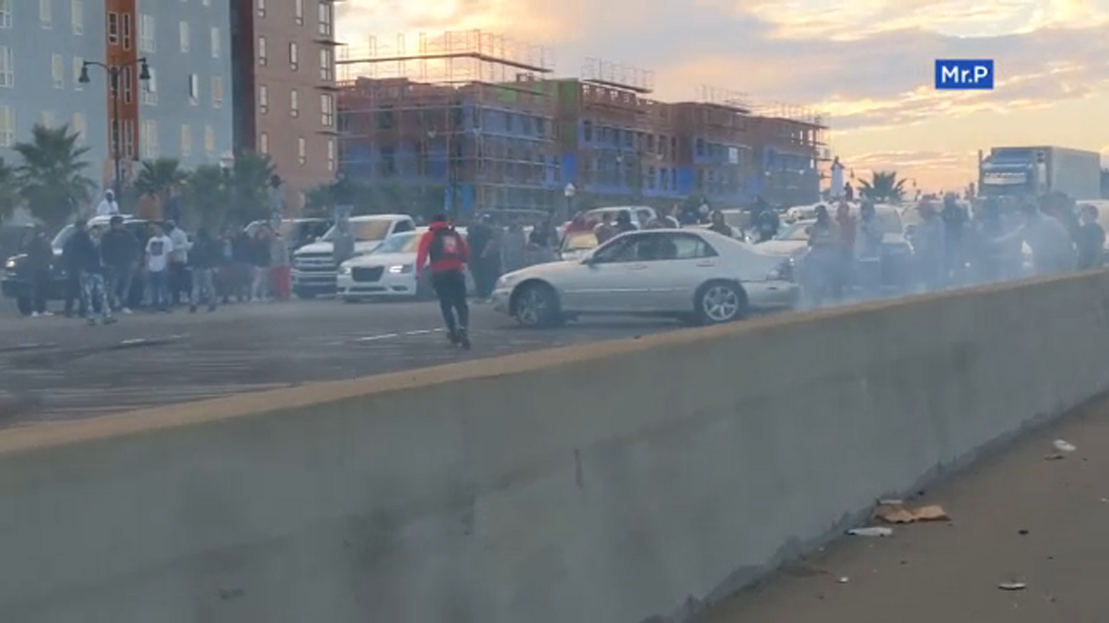 Oakland sideshow: Drivers spin donuts across I-880 freeway in ...