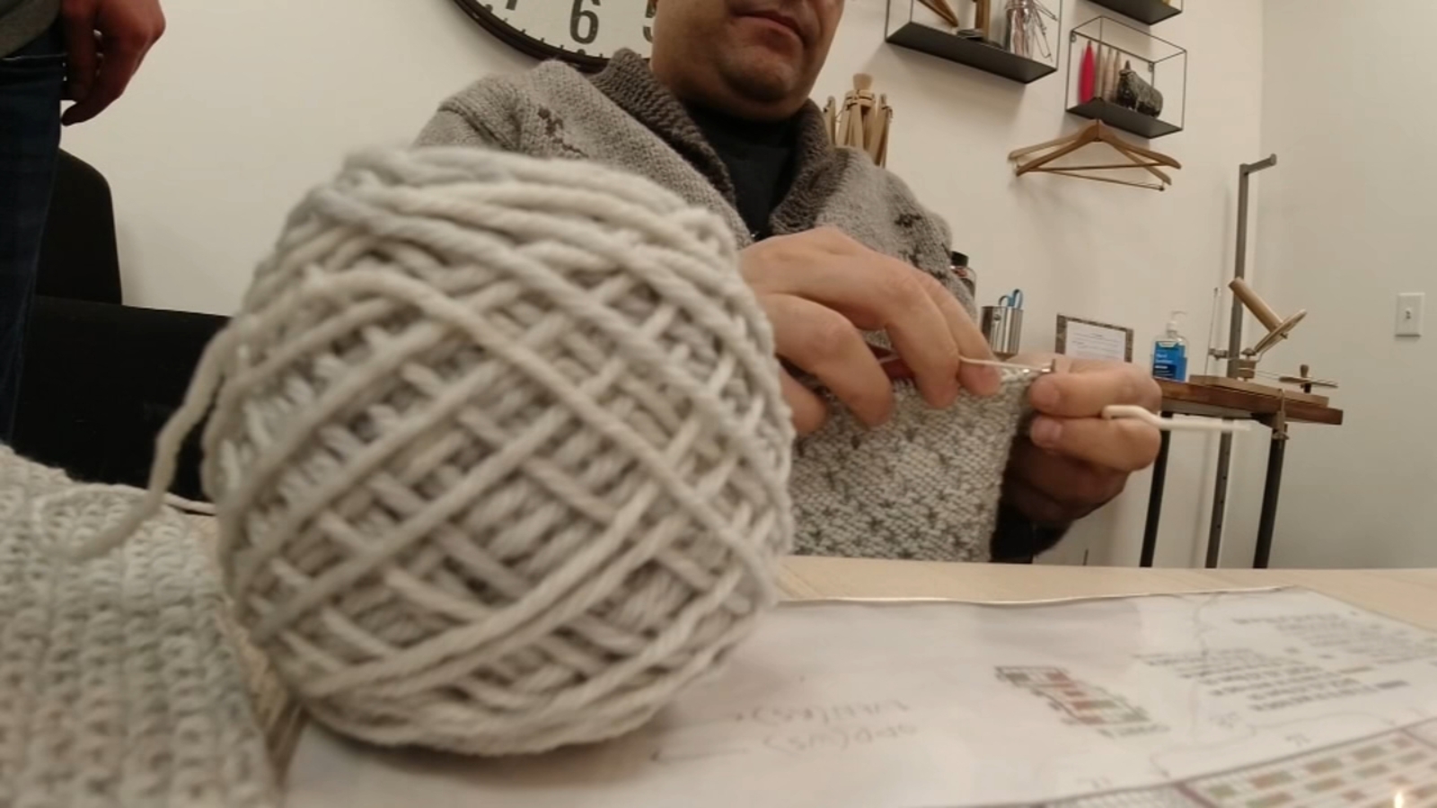 Minneapolis men's knitting group continues to grow, weaving ...