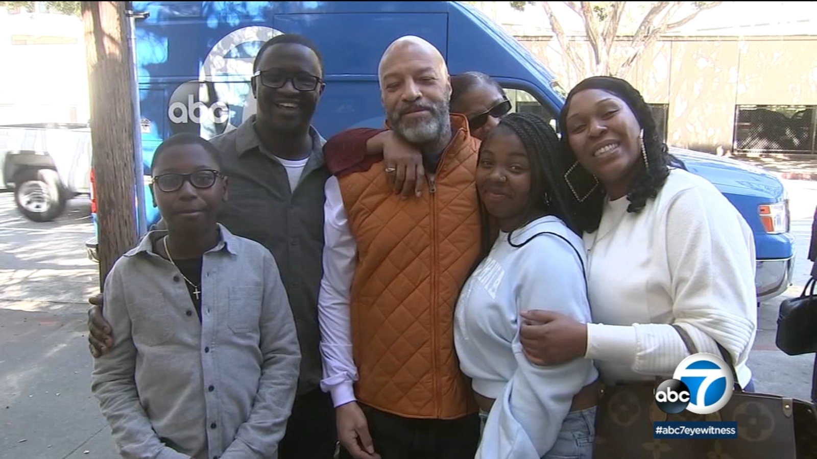 Earl Snoddy reunites with family after a judge overturns his sentence ...