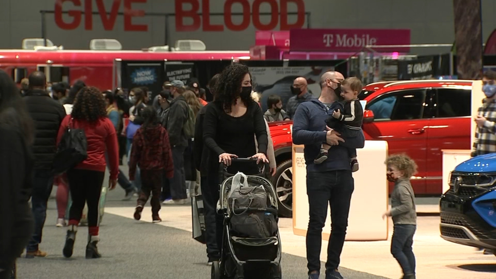 2022 Chicago Auto Show's final day draws families to McCormick Place on ...