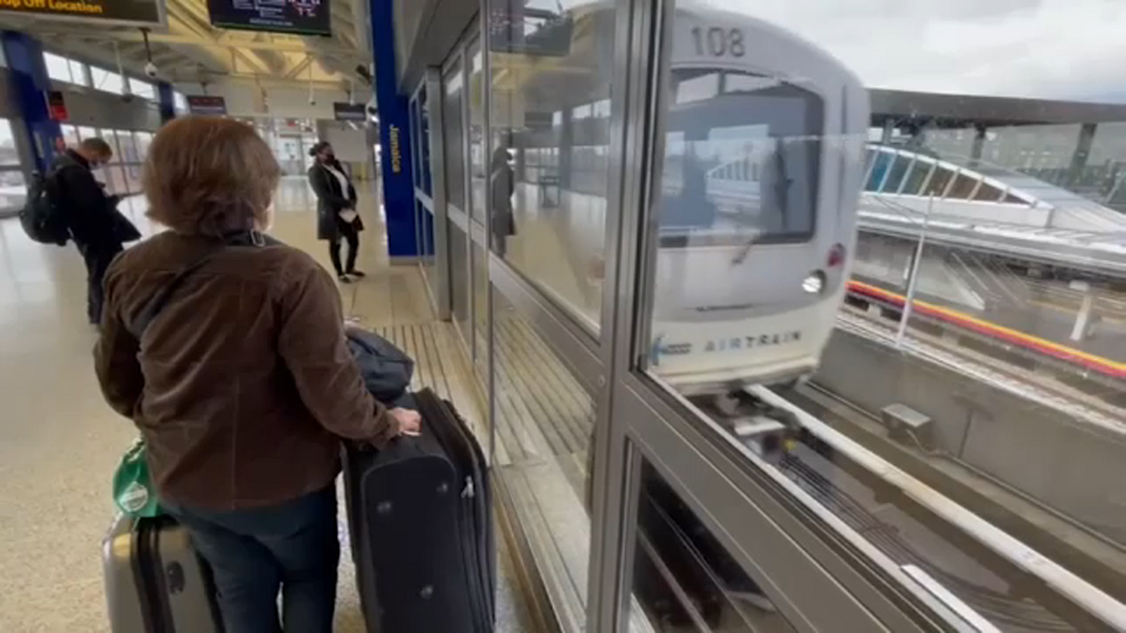 MTA to revisit idea of installing platform doors at 3 subway stations ...