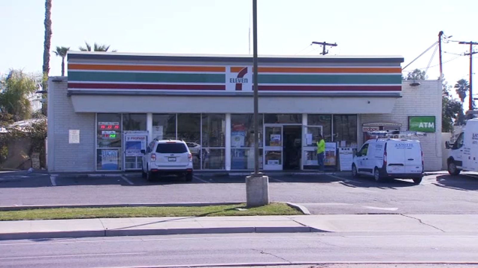 Southeast Fresno 7-Eleven store robbed at gunpoint - ABC30 Fresno