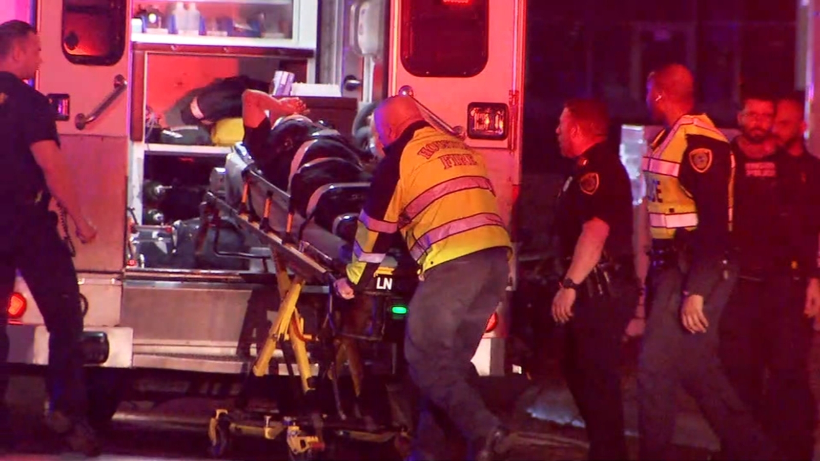 Houston police crash: 2 HPD officers injured in separate crashes in ...