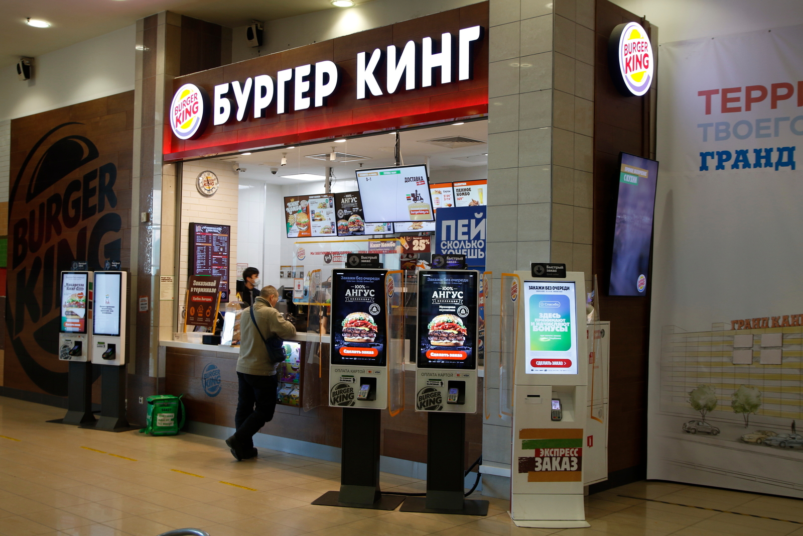 Burger King franchise 'refuses' to close 800 restaurants in Russia as ...