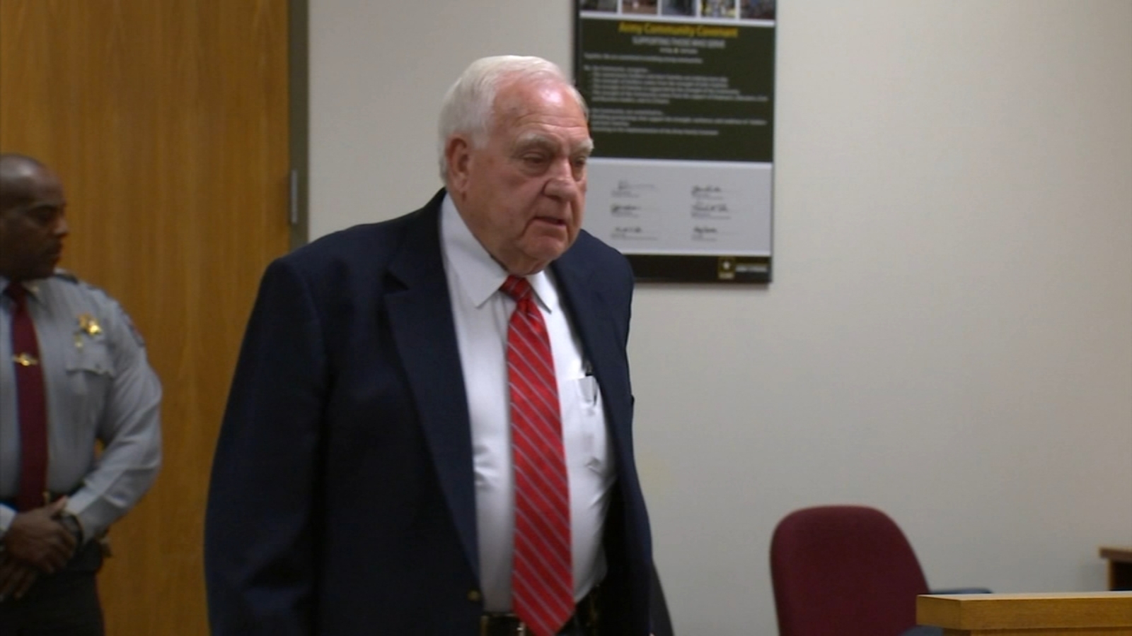 Former professional football player and Cumberland County Sheriff Earl ...