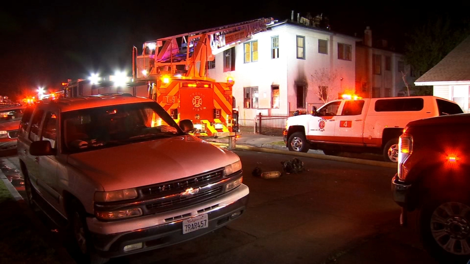 Firefighters investigate fire at central Fresno apartment building - ABC30 Fresno