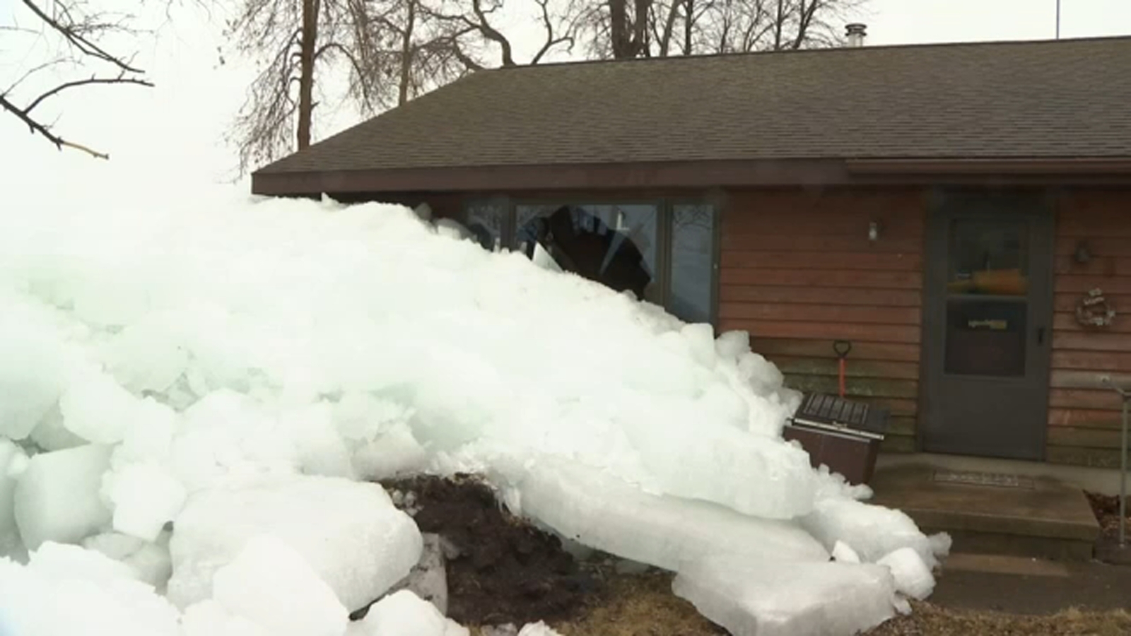 Lake Winnebago ice shoves cause damage to Wisconsin homes - ABC7 Chicago