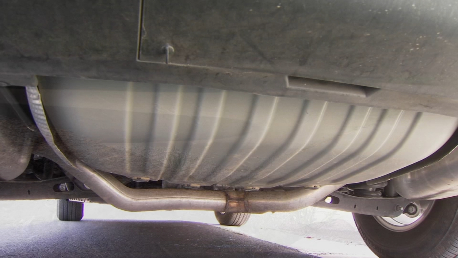 Suspect caught stealing gas from car in Clovis, police say - ABC30 Fresno