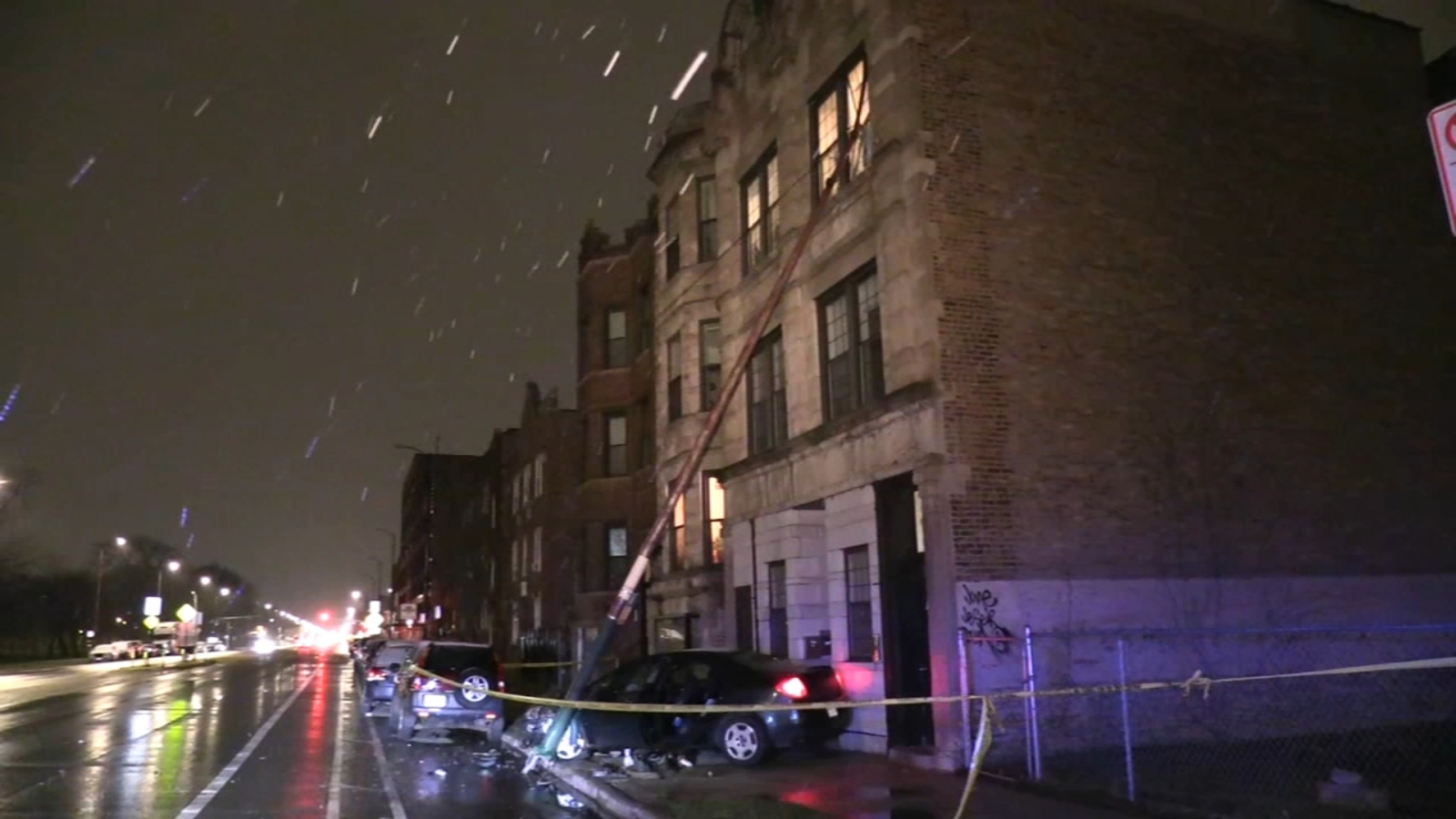 Chicago car crash leads to light pole falling into West Town building ...