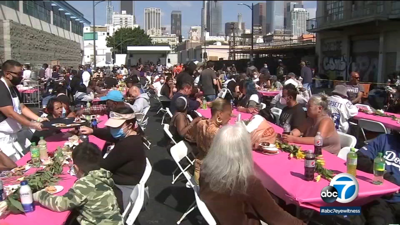 Los Angeles: Midnight Mission helps serve up over 2,000 free meals ...