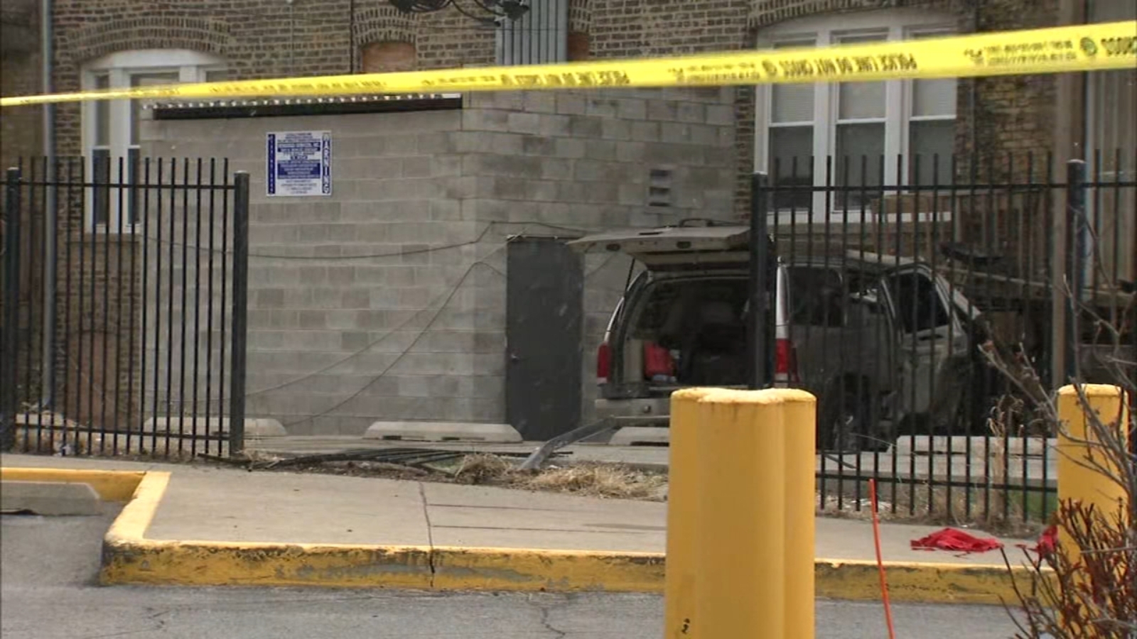 Chicago crash leaves 1 hurt after SUV goes through fence, hits building ...