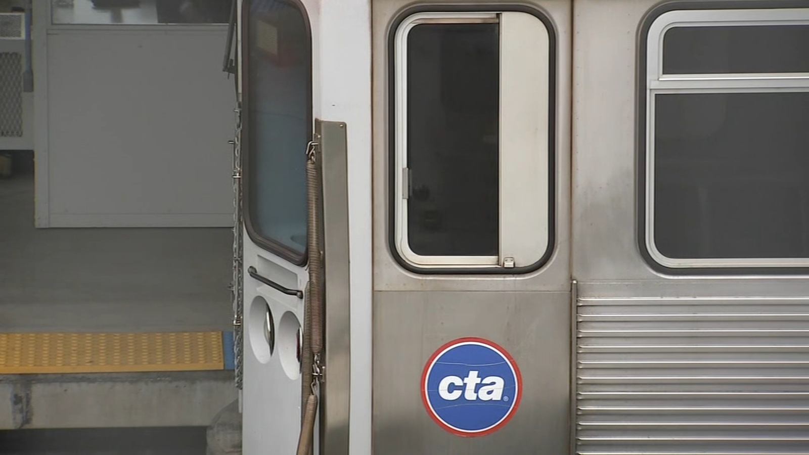 CTA crime: Can the federal government help improve safety on Chicago ...