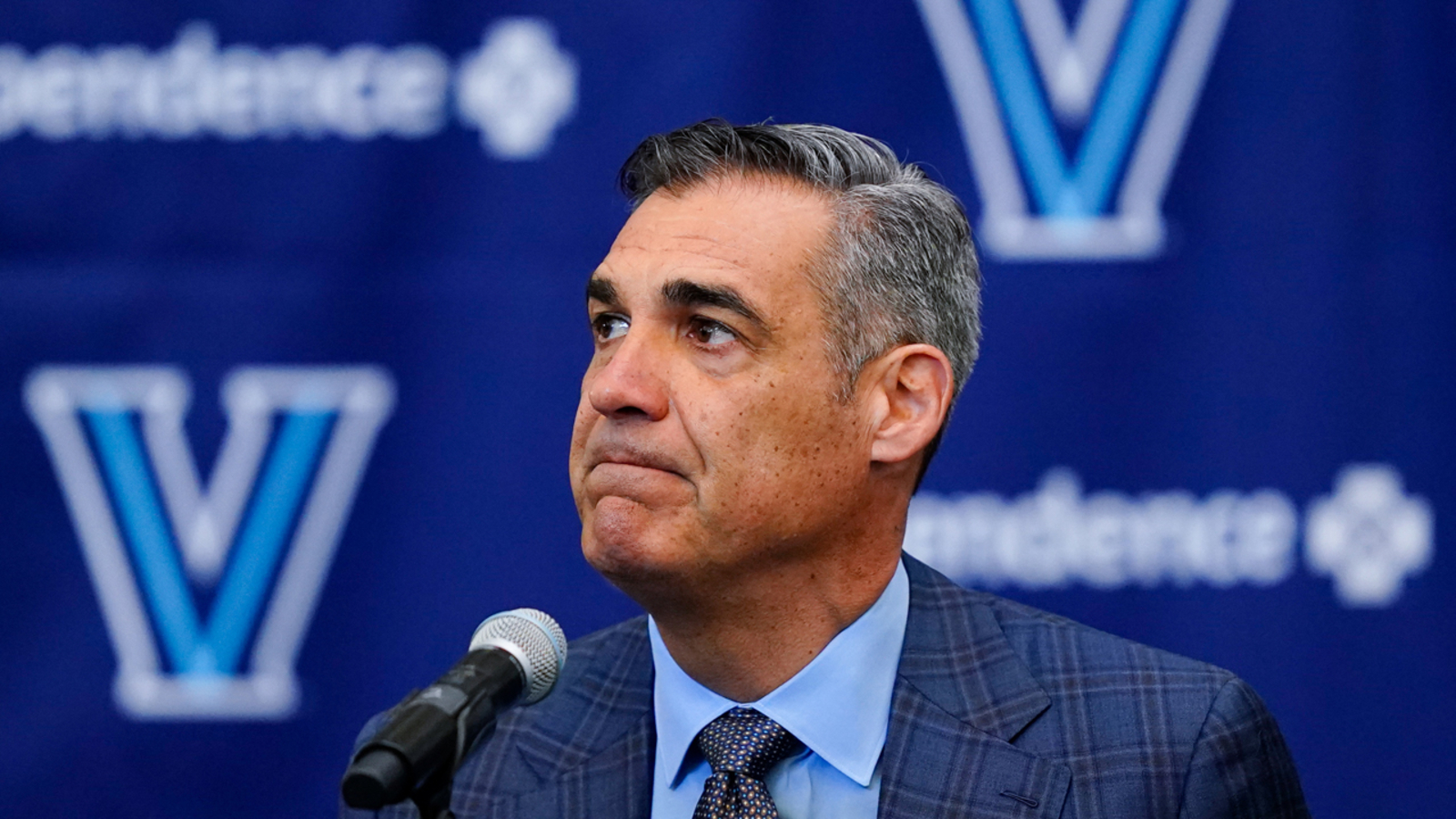 In tearful goodbye, Jay Wright retires as Villanova men's basketball ...