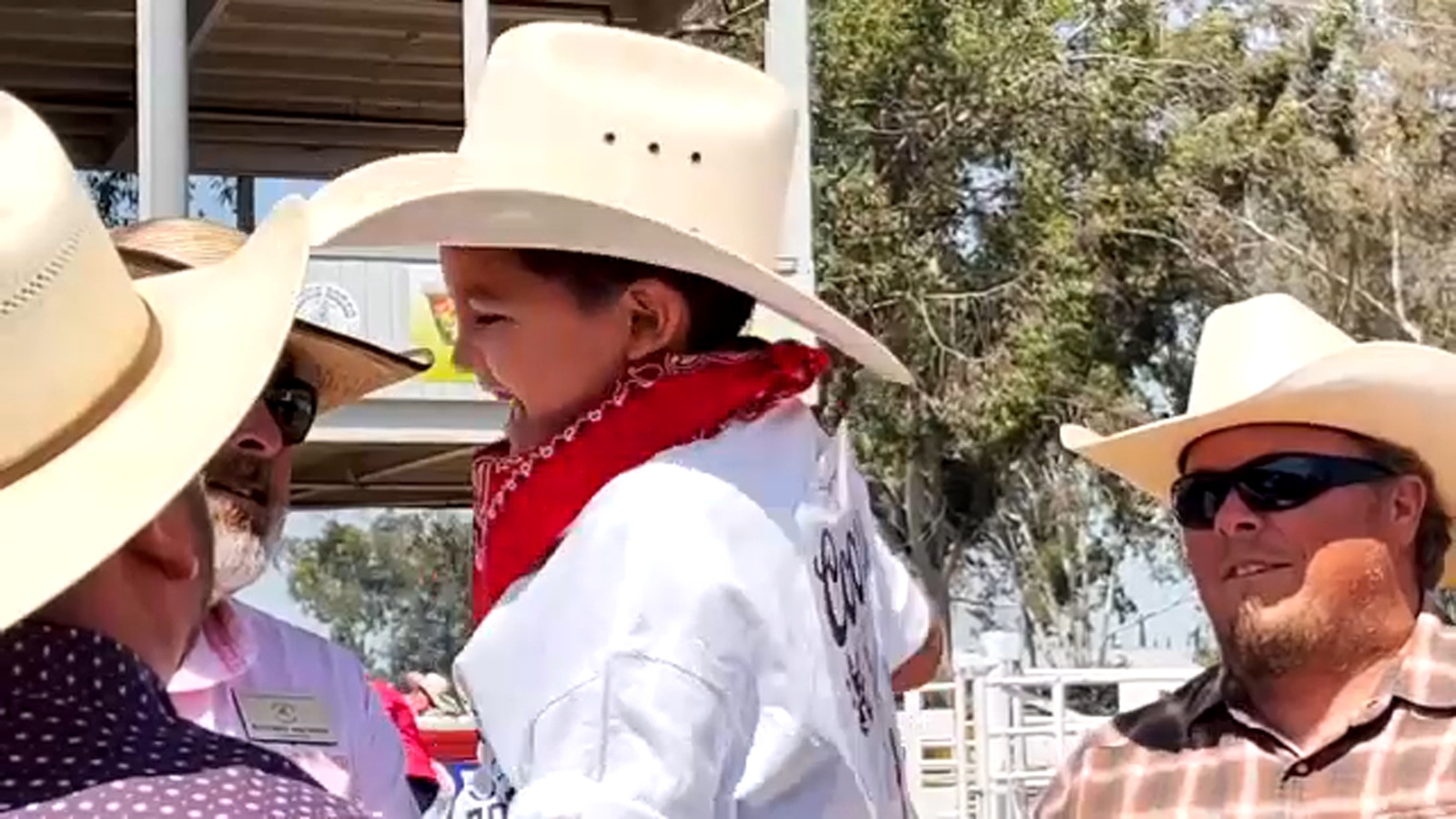 Kids enjoy day with horses on last day of Clovis Rodeo - ABC30 Fresno