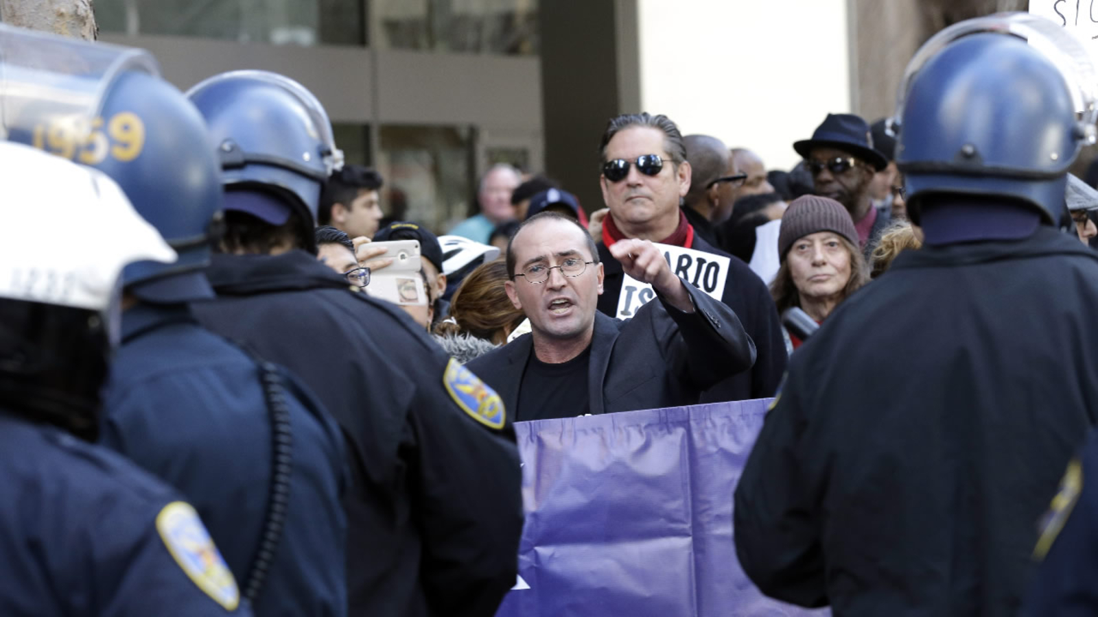 Hundreds march in SF to protest SFPD's fatal shooting of Mario Woods ...