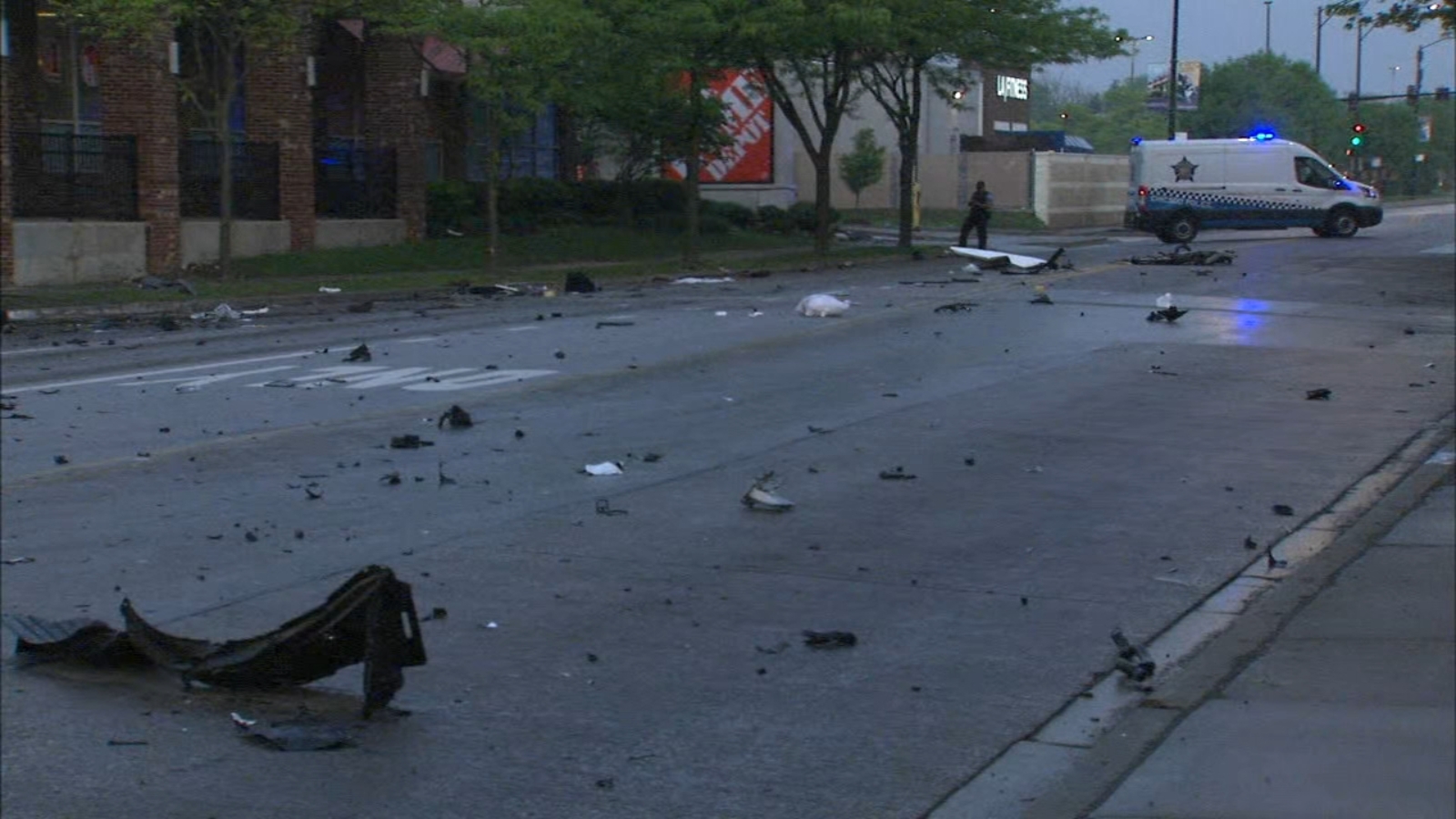 Chicago accident: 4 injured in Irving Park crash after car runs red ...