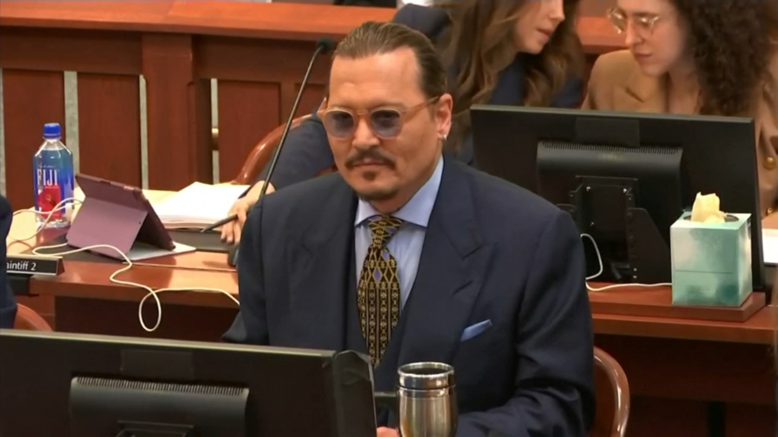 Amber Heard Johnny Depp Defamation Trial Witness Disputes Finger