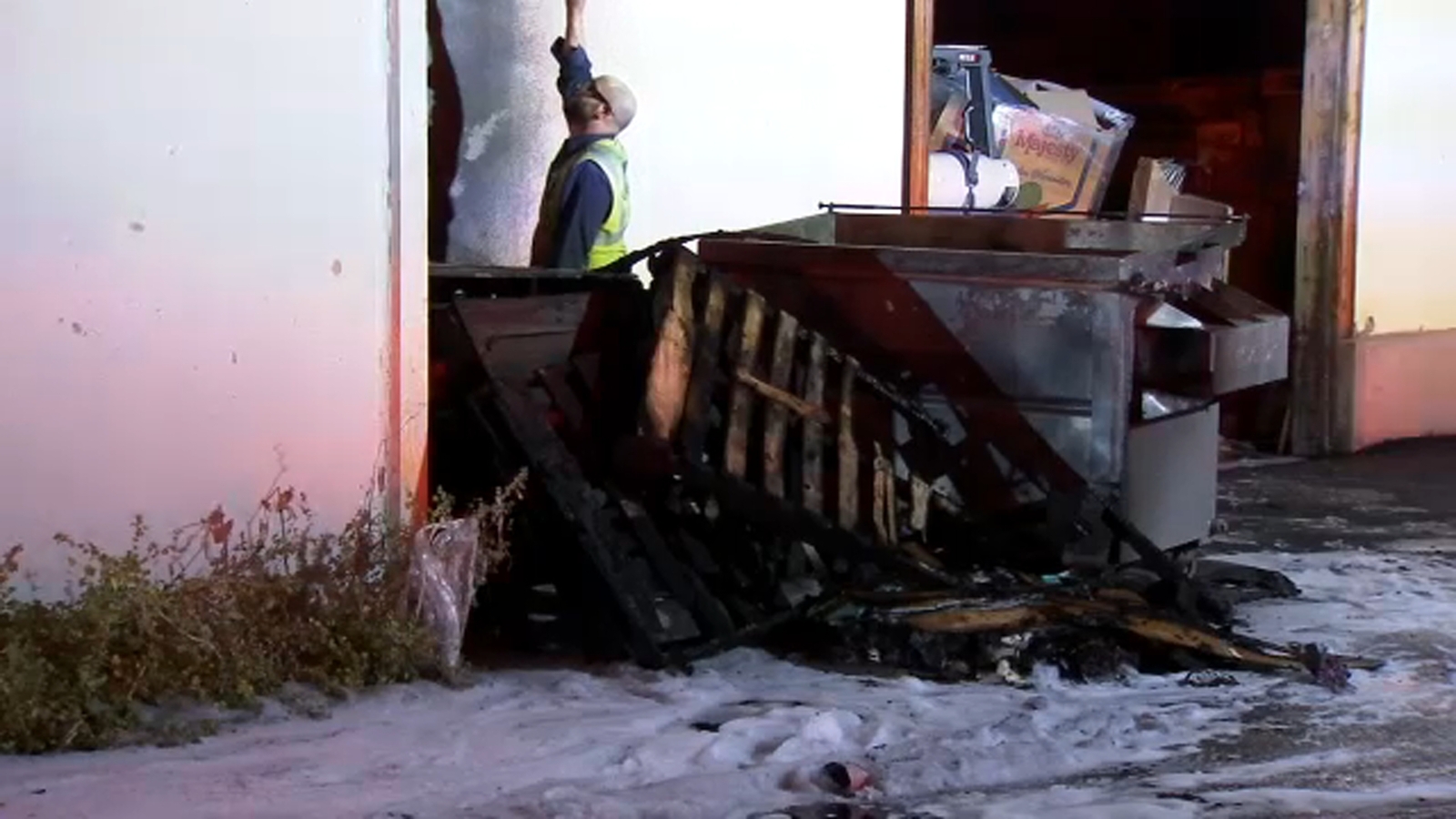 Fire damages furniture store in central Fresno - ABC30 Fresno