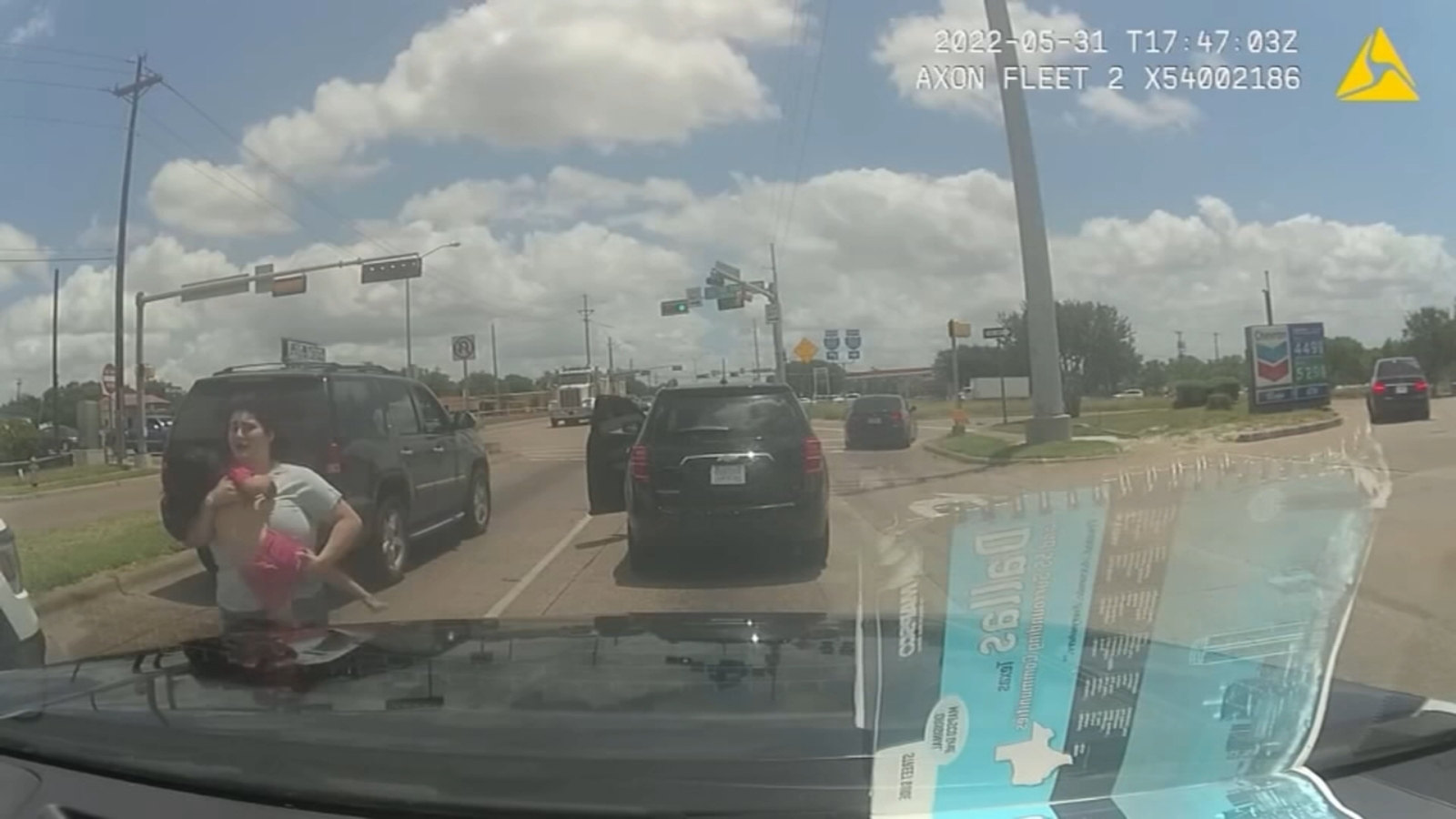 Dashcam video shows Dallas County sheriff's deputy save choking 4-year ...