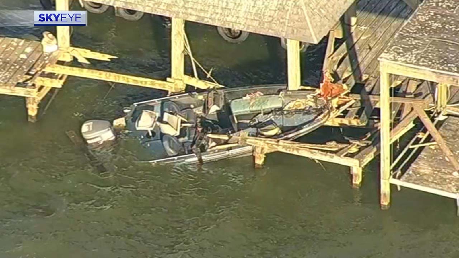 2 people hospitalized after boat crash on Lake Houston, HFD says ...