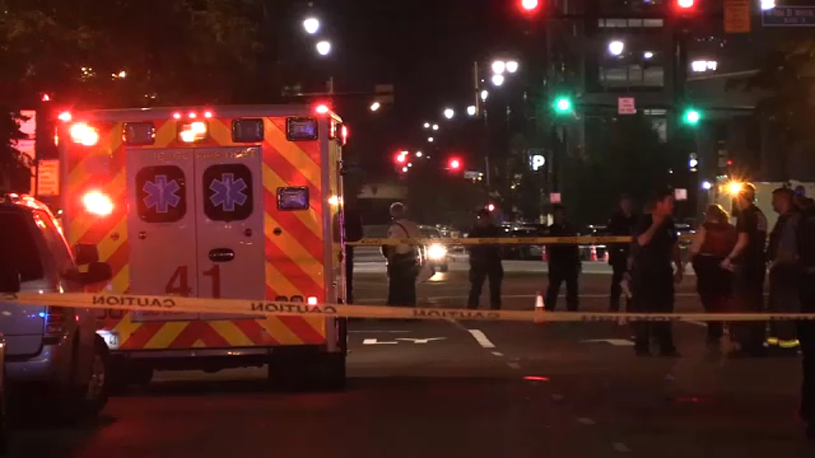 Chicago Shooting 5 Shot 2 Fatally On Wells Street Near Chicago Fire
