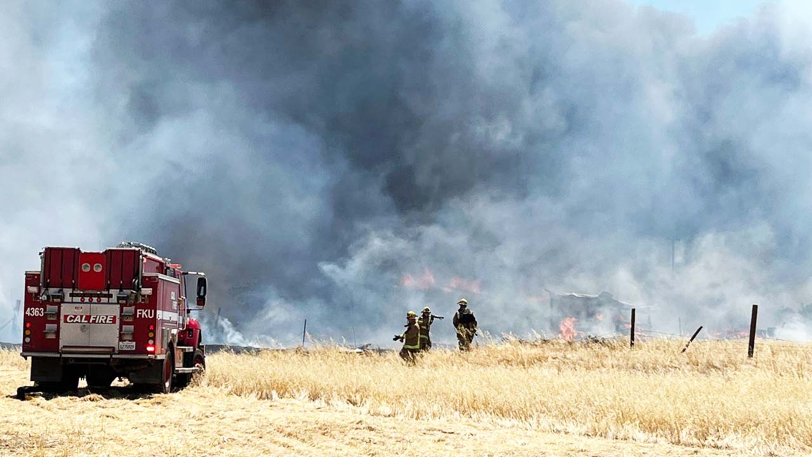 Crews battle two fires in Fresno County - ABC30 Fresno