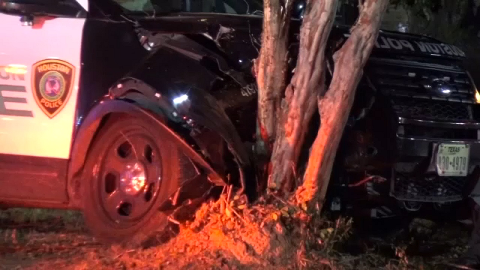 Police chase: Houston officer hurt after crashing on South Victory ...
