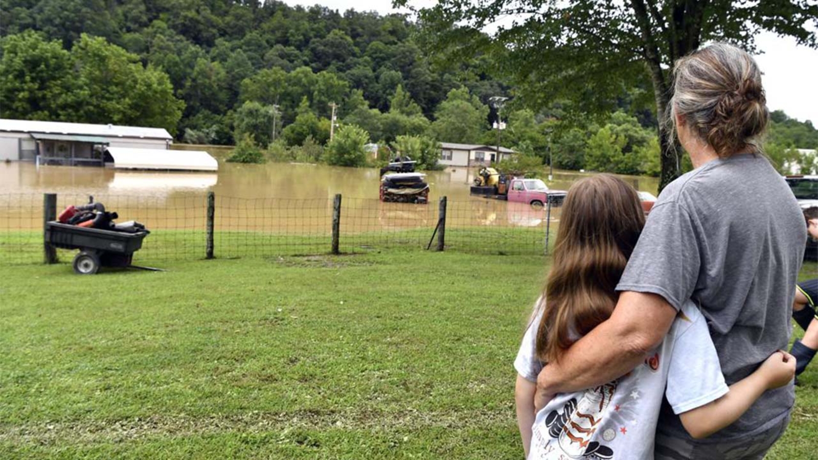 Death toll rises to at least 25 in Kentucky flooding as people in ...