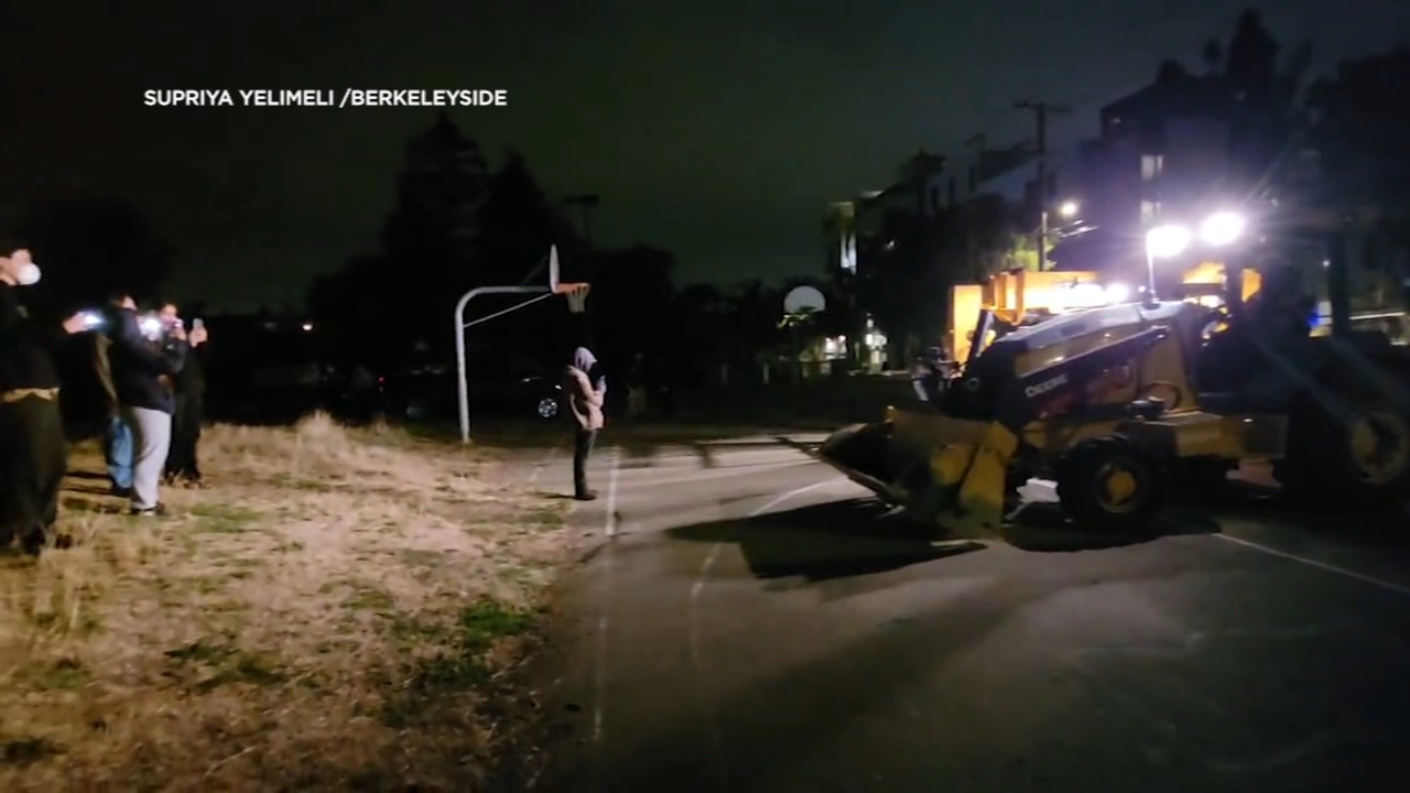 Wildfire in Gilroy destroys barn, damages several buildings - ABC7 San ...