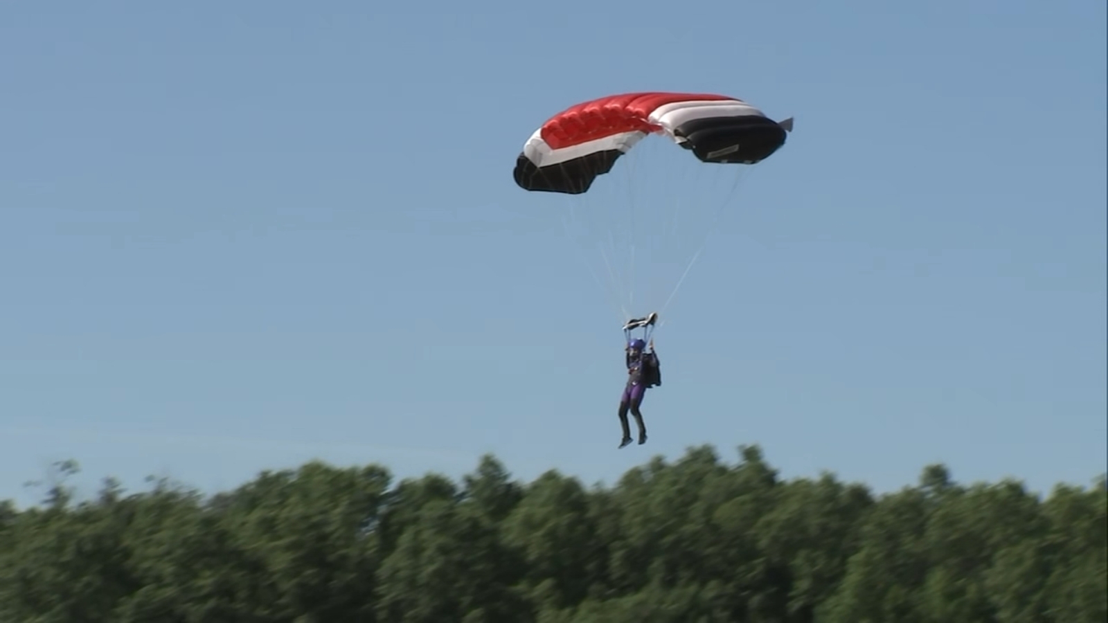 Pennsylvania skydiving instructor Chris Howard attempts new skydiving ...