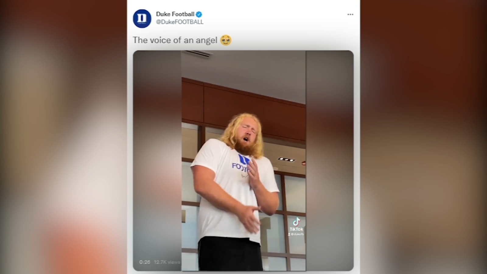 Duke football player wows teammates with operatic singing voice - ABC11 ...