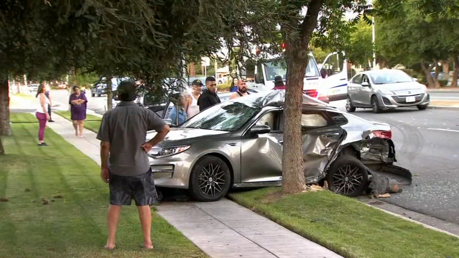 Woman hospitalized after hit-and-run crash in northeast Fresno, police say - ABC30 Fresno
