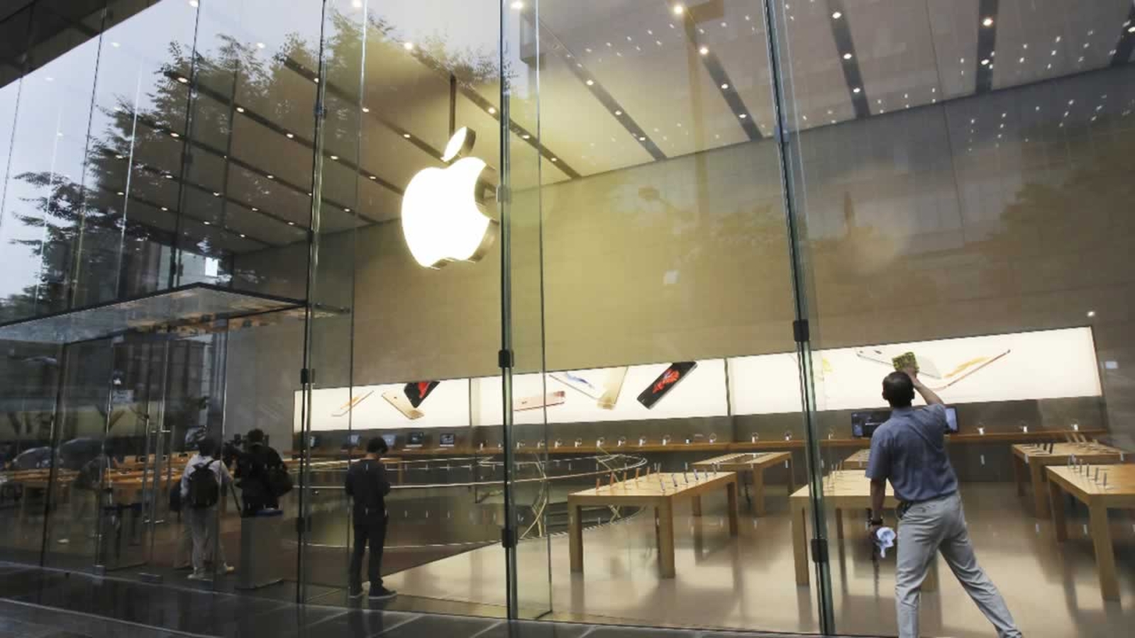 Apple wants Congress, not courts to decide iPhone battle - ABC7 New York
