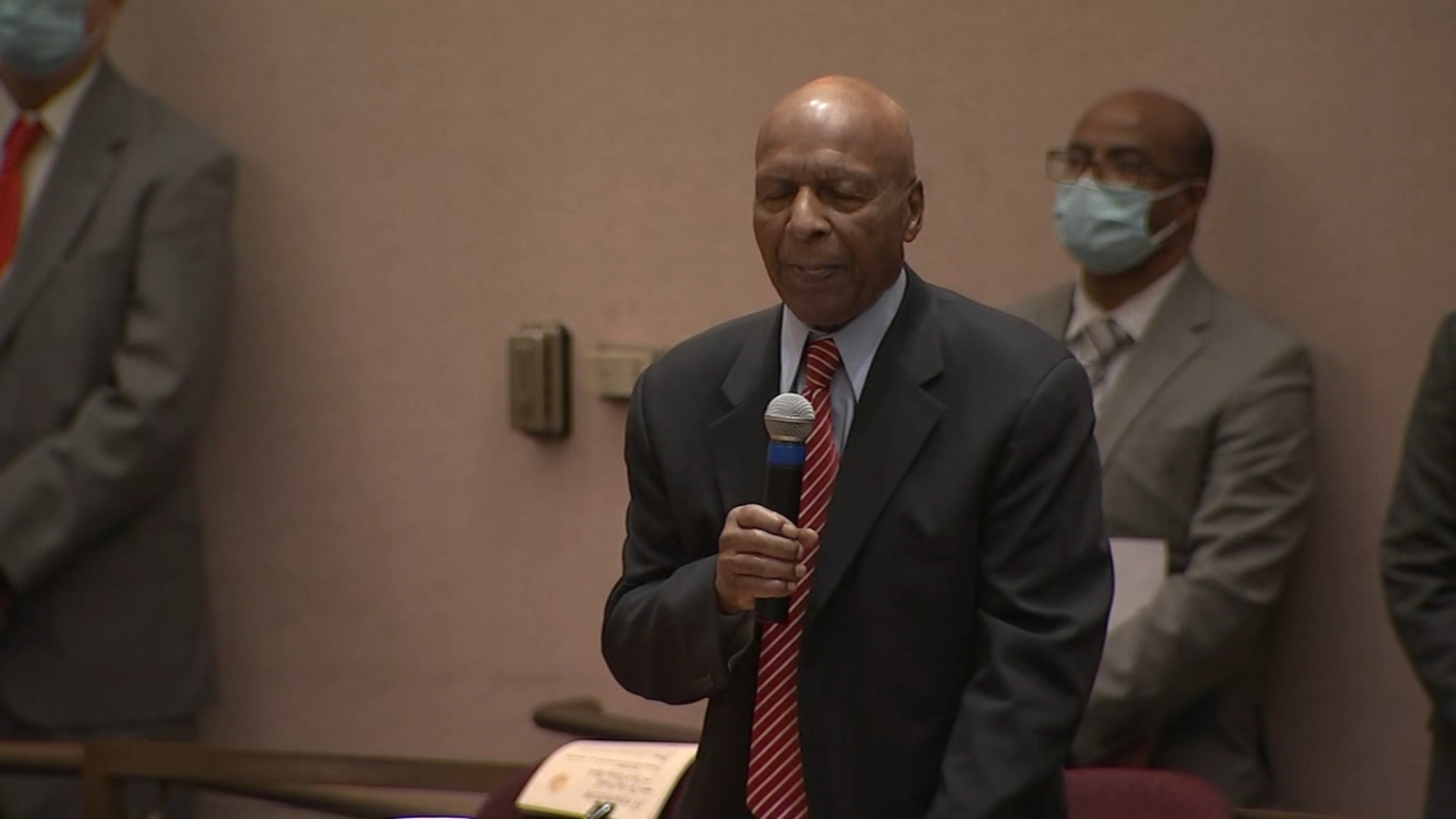 Illinois Secretary of State Jesse White tests positive for COVID-19 ...