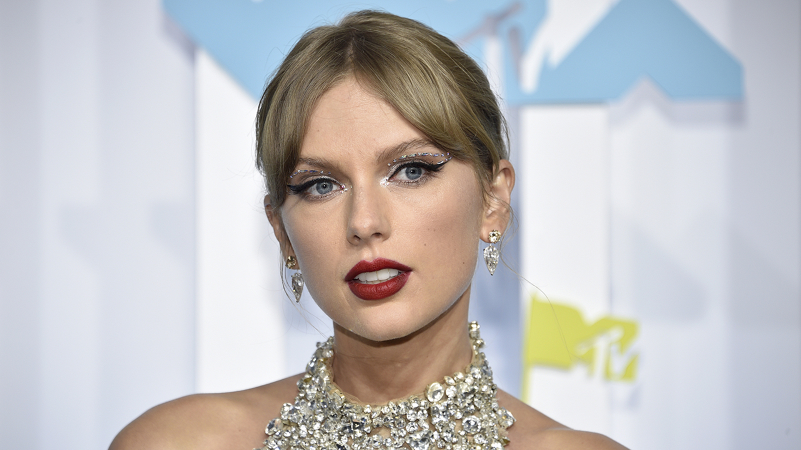Taylor Swift announces new album 'Midnights,' teased in 2022 VMAs ...