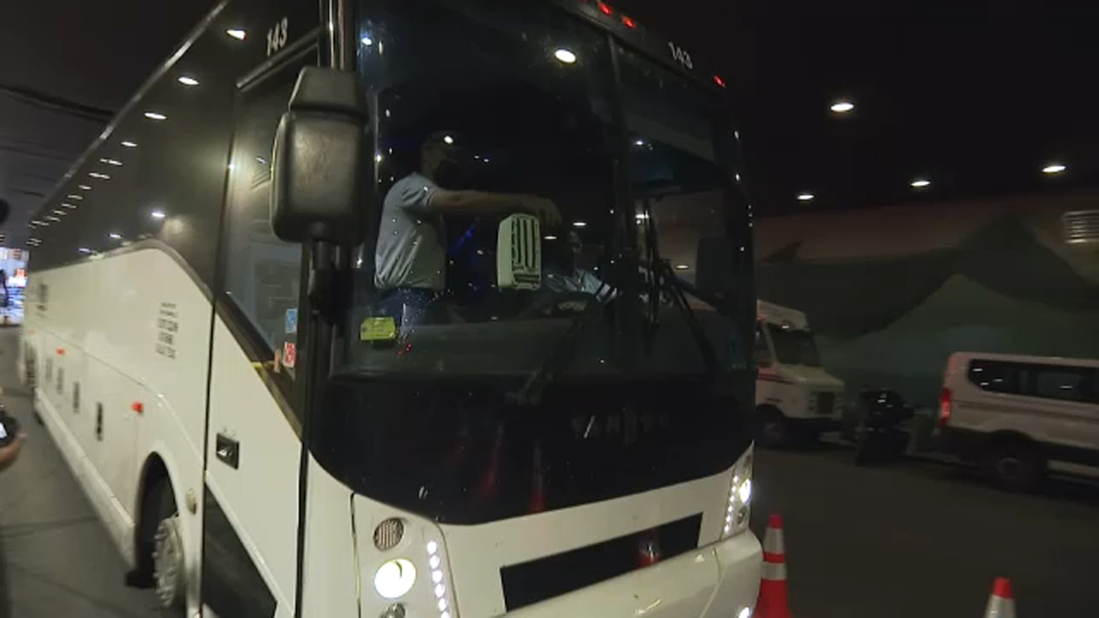More buses carrying asylum seekers arrive in NYC from Texas - ABC7 New York