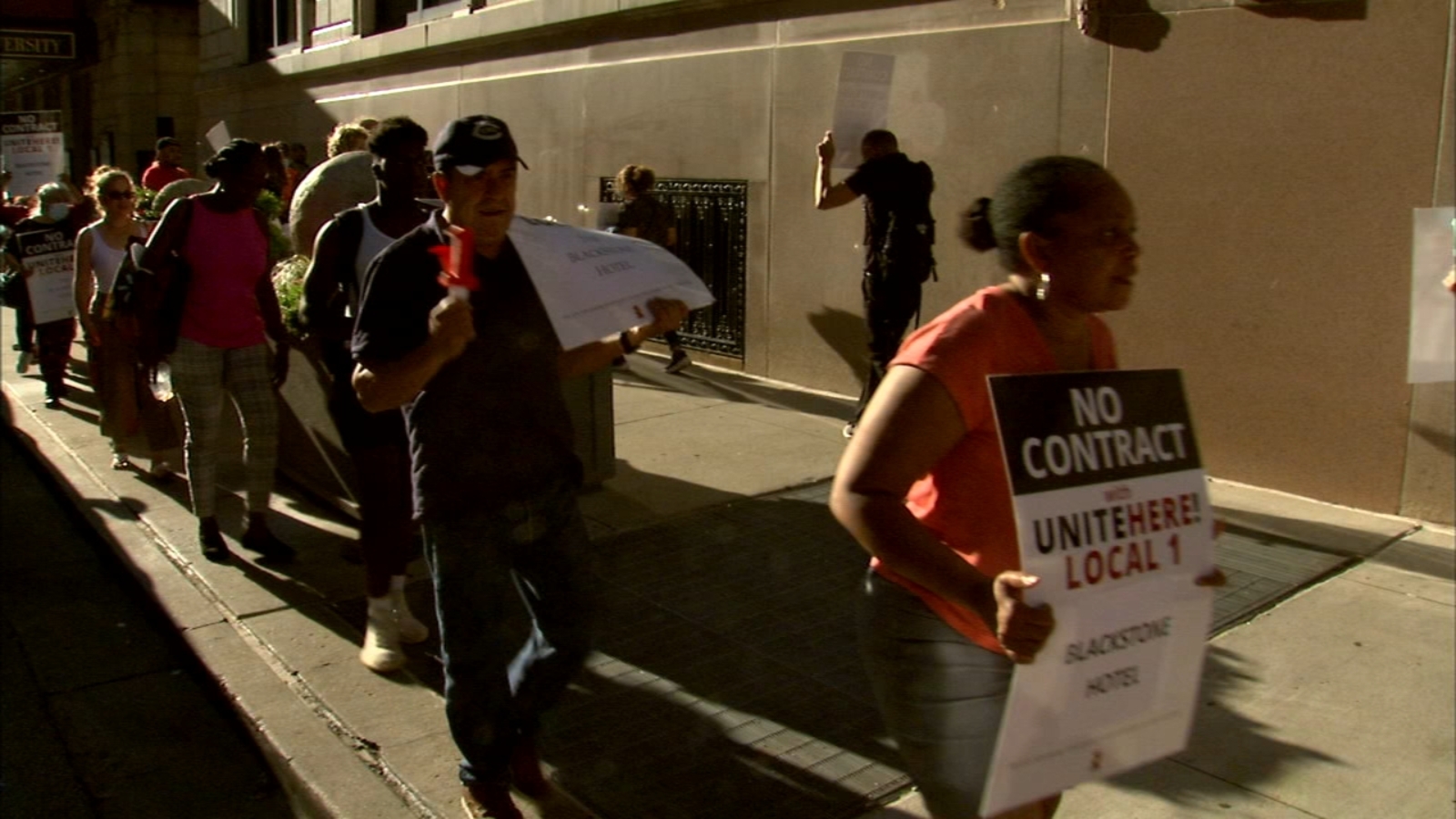 Blackstone Hotel housekeepers in Chicago's Loop protest working ...
