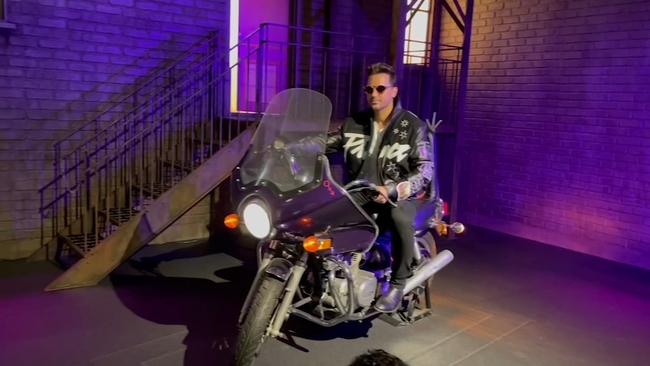 Val, Ryan talk King Charles III, death of Queen Elizabeth II, Chicago ...