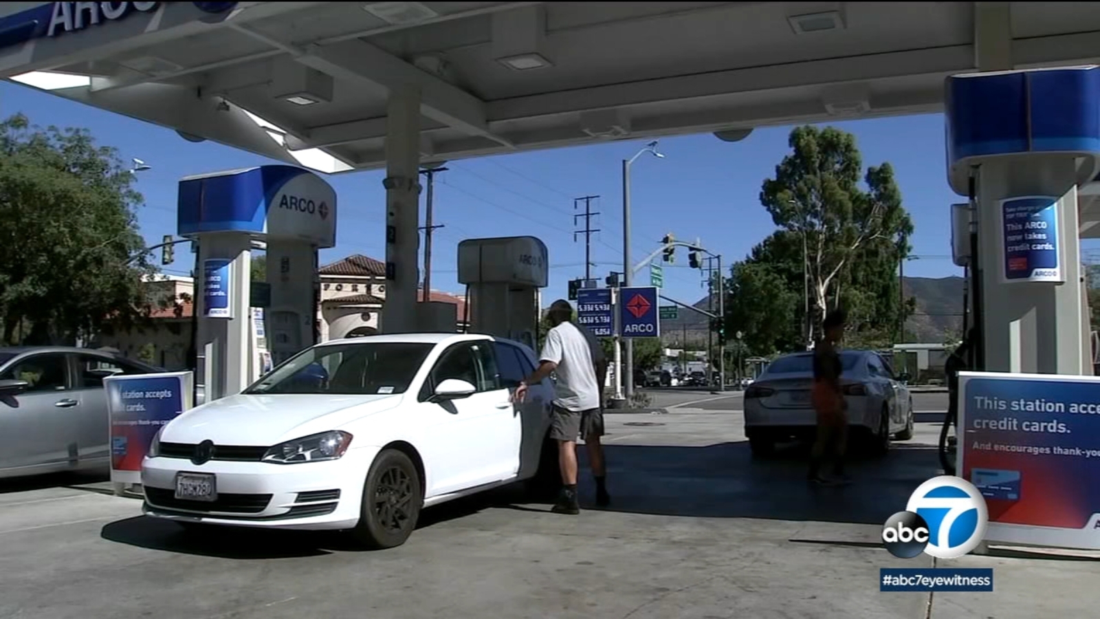 Average gas price ticks up slightly in LA County for 17th consecutive day - ABC7 Los Angeles