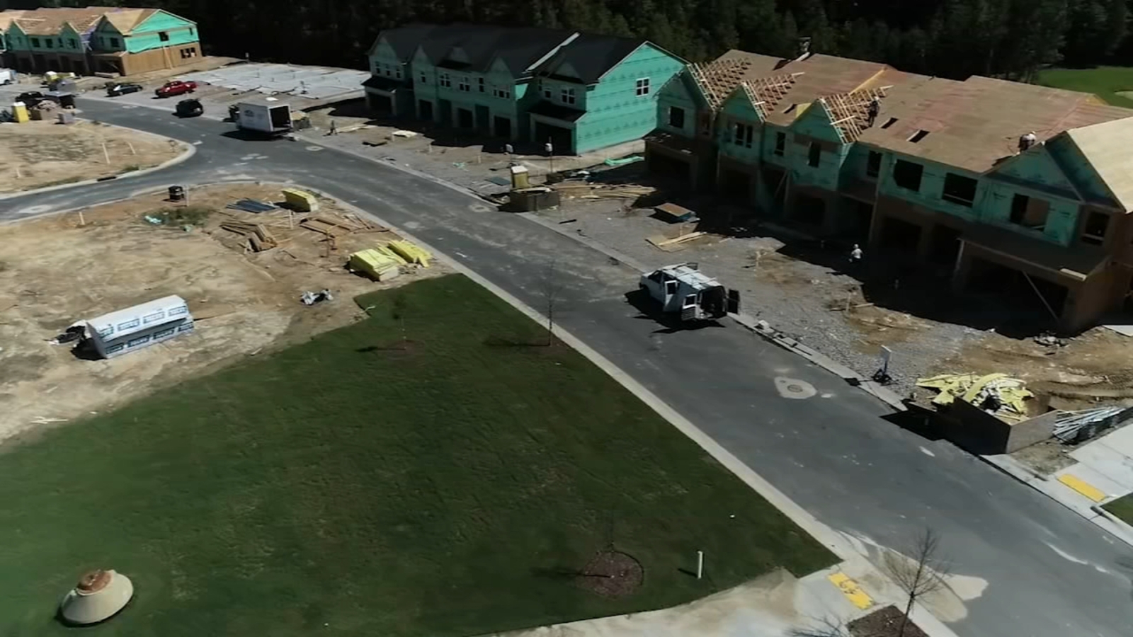 New U.S. home construction rises amid drop in applications to build ...