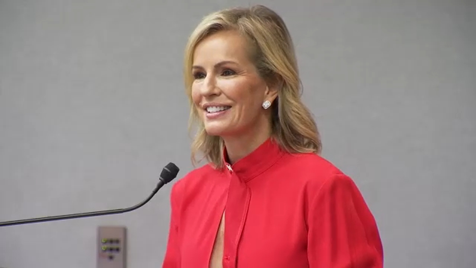 One-on-one with Dr. Jennifer Ashton at the Central California Women's ...