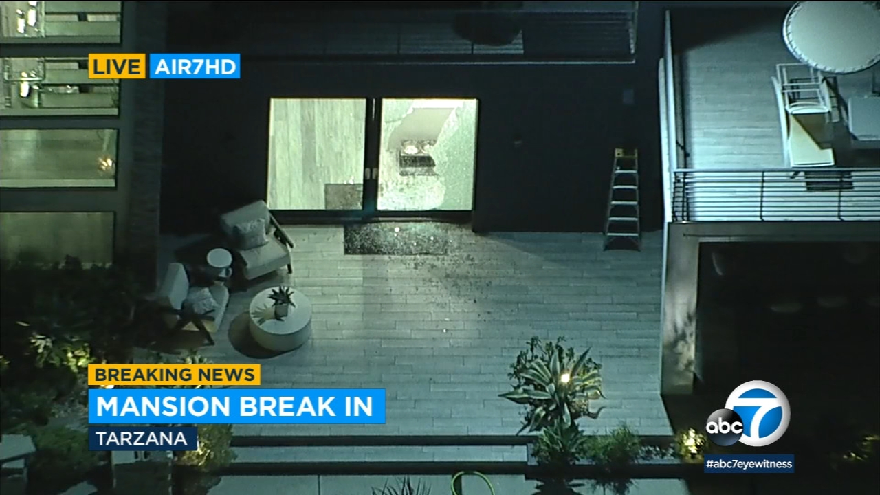 New MOCA flag exhibit waves democracy in - ABC7 Los Angeles