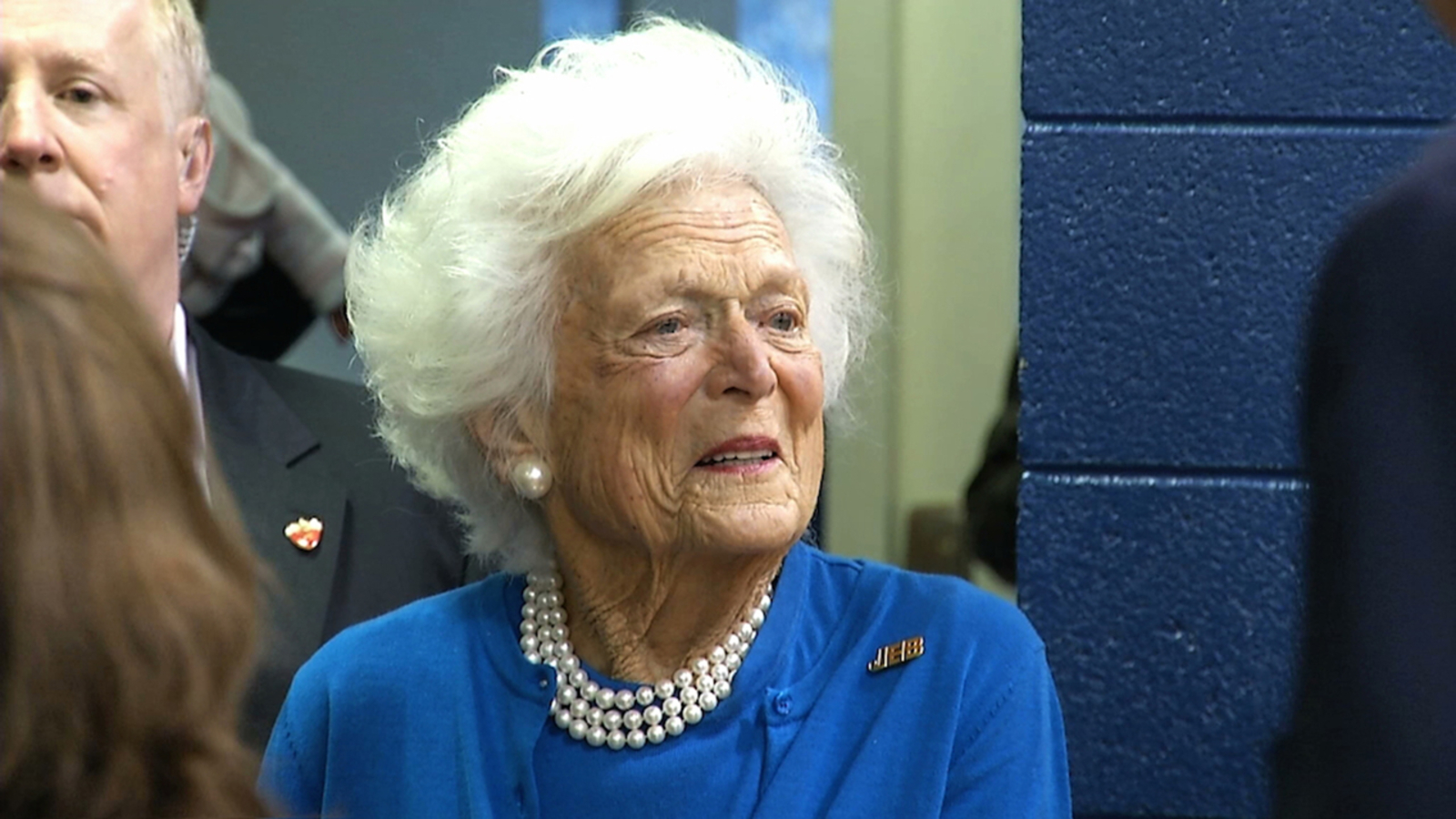 Former First Lady Barbara Bush reads Dr. Seuss as part of reading event ...