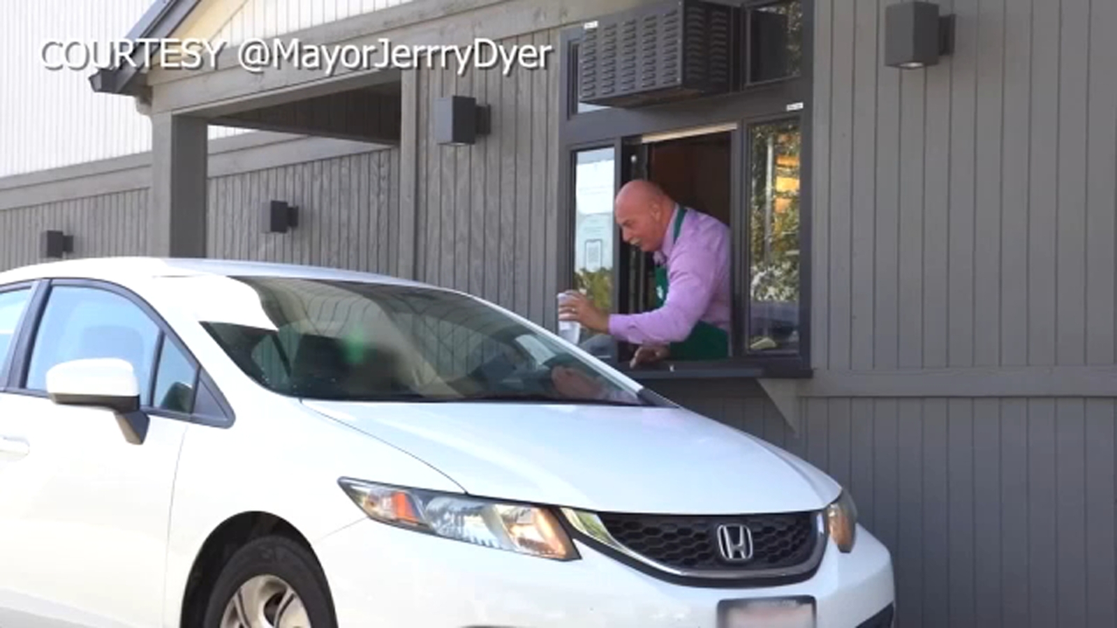 Fresno Mayor Jerry Dyer serves as honorary barista at Starbucks - ABC30 ...