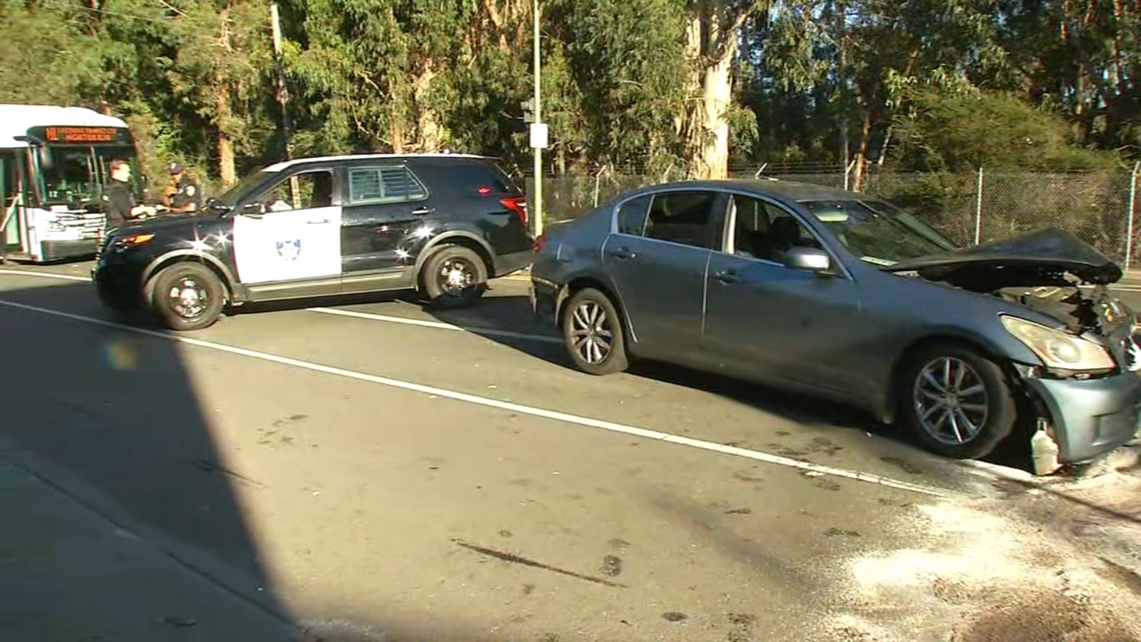 Driver trying to evade Oakland police crashes into AC Transit bus ...